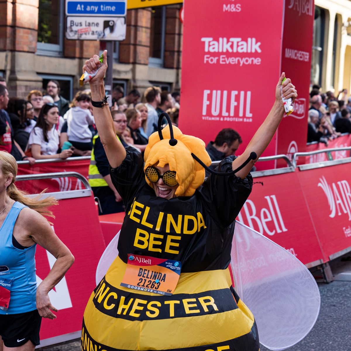 What is ‘Buzz pollination’? - Bumblebee Conservation Trust